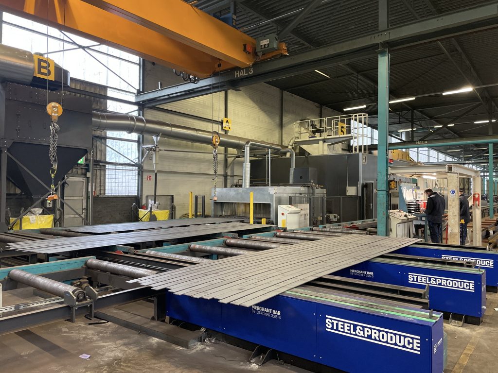 Merchant bar de-stacker